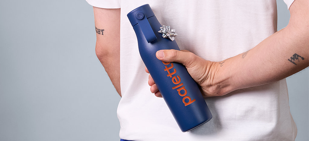 Custom corporate gifts to try this season - MOO Blog