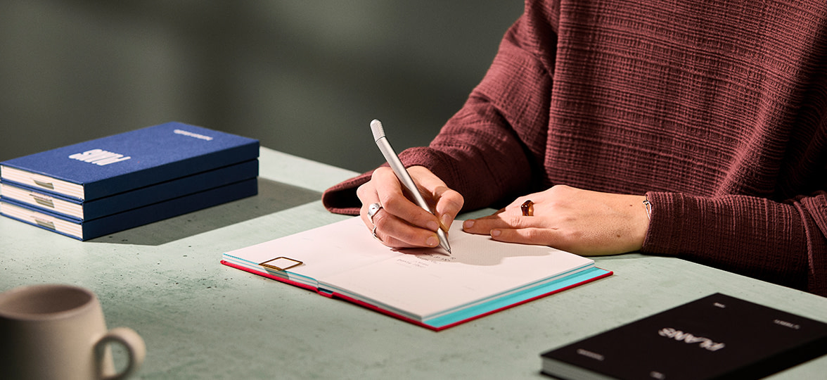 The ultimate end-of-year checklist for your brand - MOO Blog