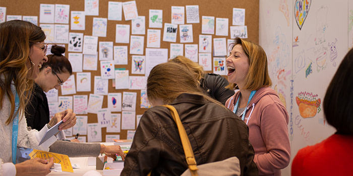 How to attract people to your exhibition stand - MOO Blog