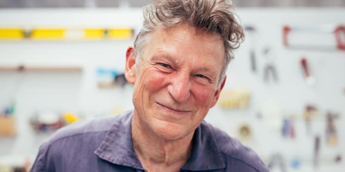 Conoce a Douglas Bevan, maestro encuadernador - MOO Blog