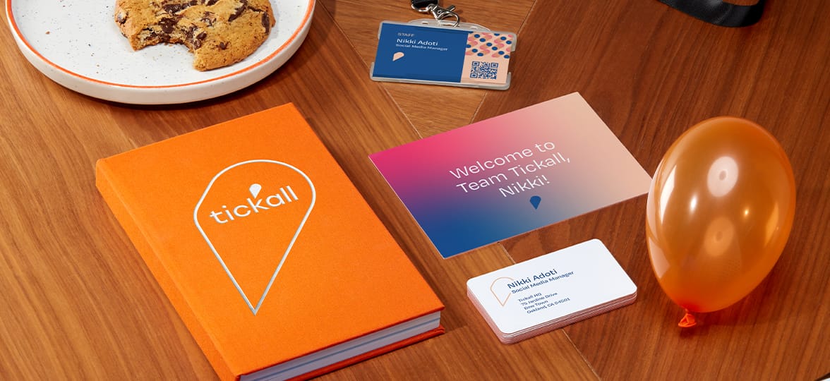 How to welcome a new employee like a pro: 7 tips - MOO Blog